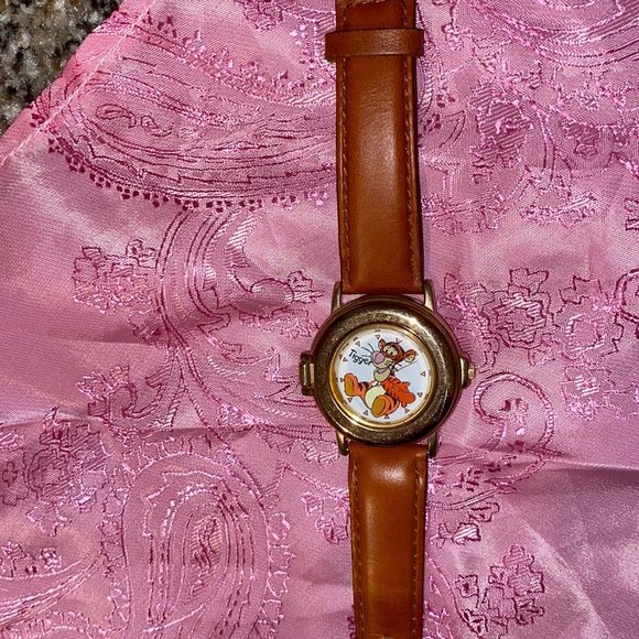 The Walt Dinsey Company | Jewelry | Walt Disney Company Tigger Pop Out ...